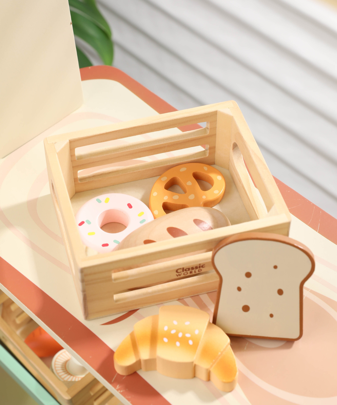 Classic World • Wooden Bread Basket • Singapore – the little oak tree.
